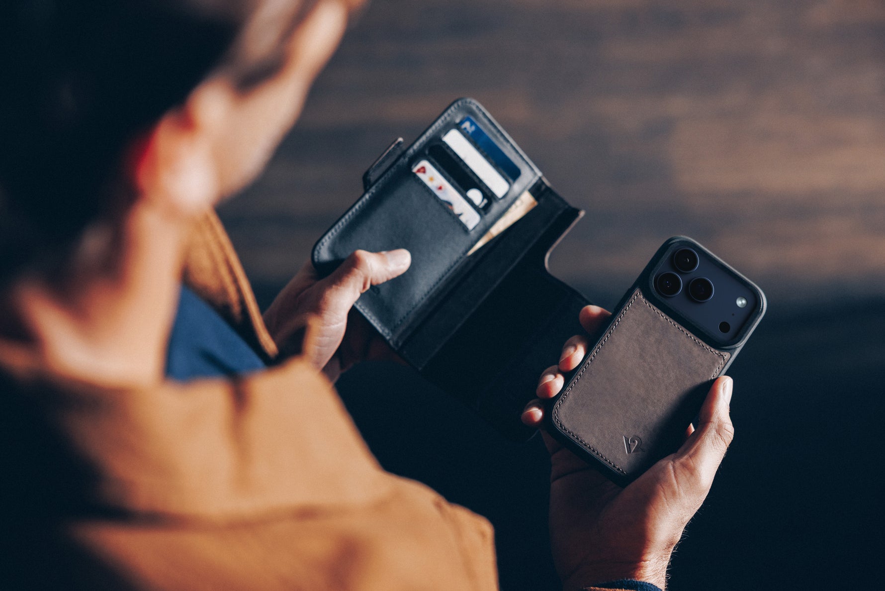 BookBook for iPhone 17